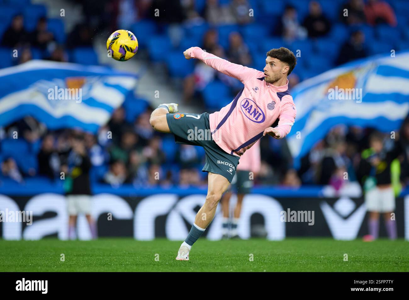 Javi Puado of RCD Espanyol warms up during the LaLiga EA Sports match ...