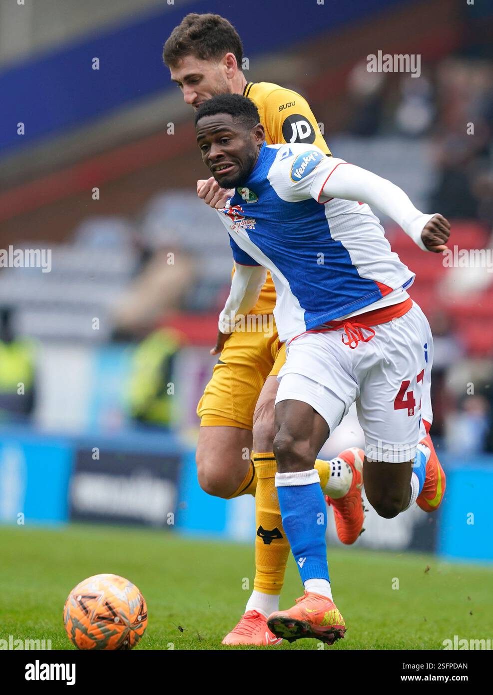Blackburn, UK. 9th Feb, 2025. Augustus Kargbo of Blackburn Rovers (R) is challenged by Santiago ...