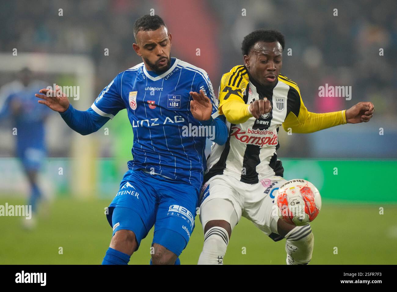 Linz, Austria. 09th Feb, 2025. LINZ, AUSTRIA - FEBRUARY 9: Dos Santos ...