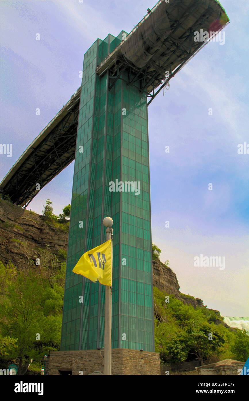 Elevated structure stands hi-res stock photography and images - Alamy