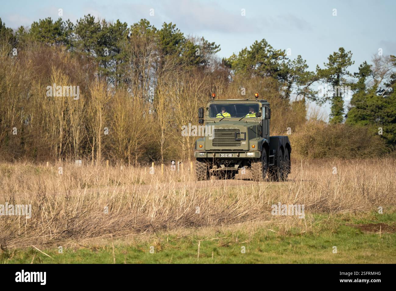 British army Oshkosh 1070F (8×8) heavy equipment transporter (HET) on a ...