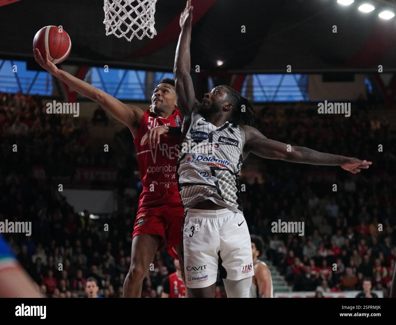 50 Jaylen Hands Openjobmetis Varese and 03 Myles Cale - Dolomiti ...