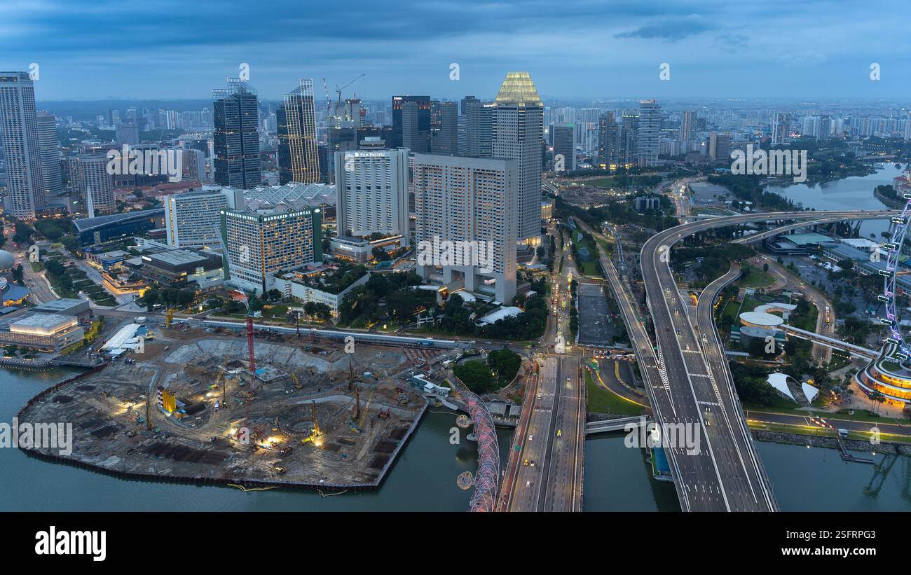 Night view of Singapore city center. Skyline of central districts ...