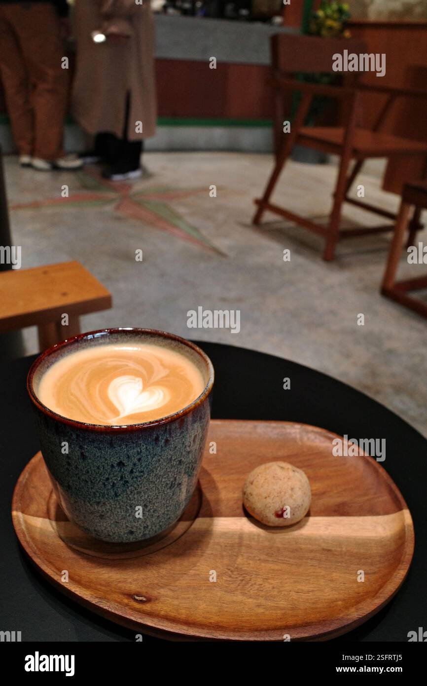 Hot Coffee Latte Recipe at cofee shop Stock Photo - Alamy