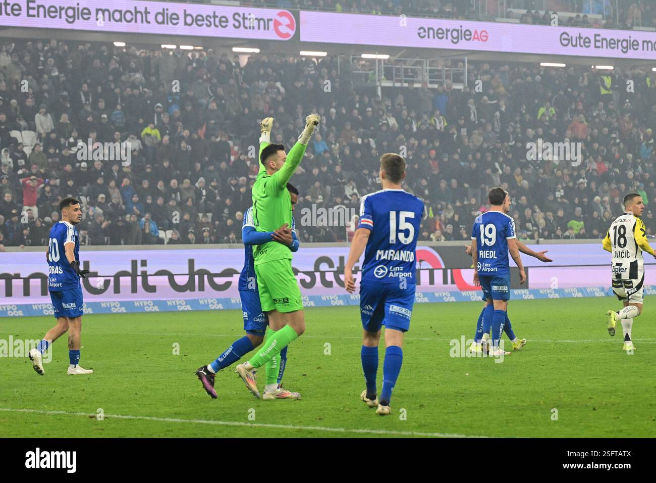 ABD0353 20250209 - LINZ - ÖSTERREICH: Tormann Radek Vitek (FC Blau-Weiß ...