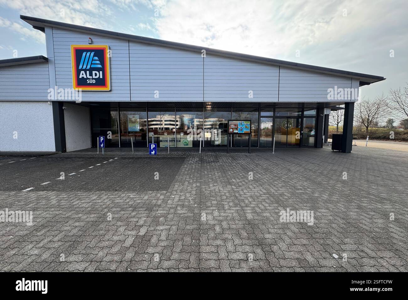 09.02.2025 xsvx, Wirtschaft Einzelhandel, emwir , v.l. Logo, Schriftzug ...