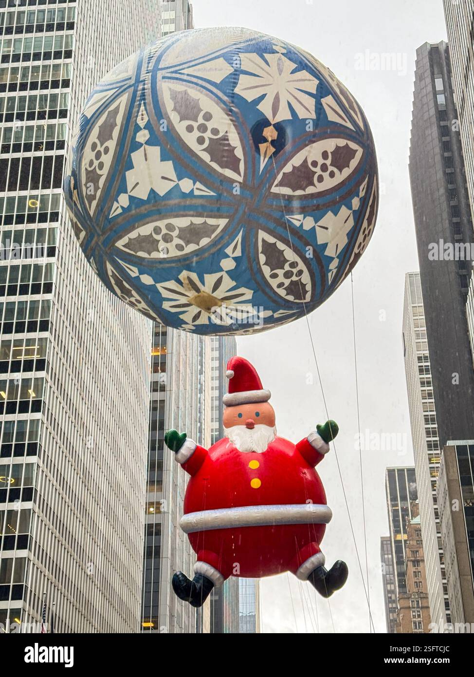 New York, New York, November 28, 2024: - Macy's Snow Crystals balloon ...