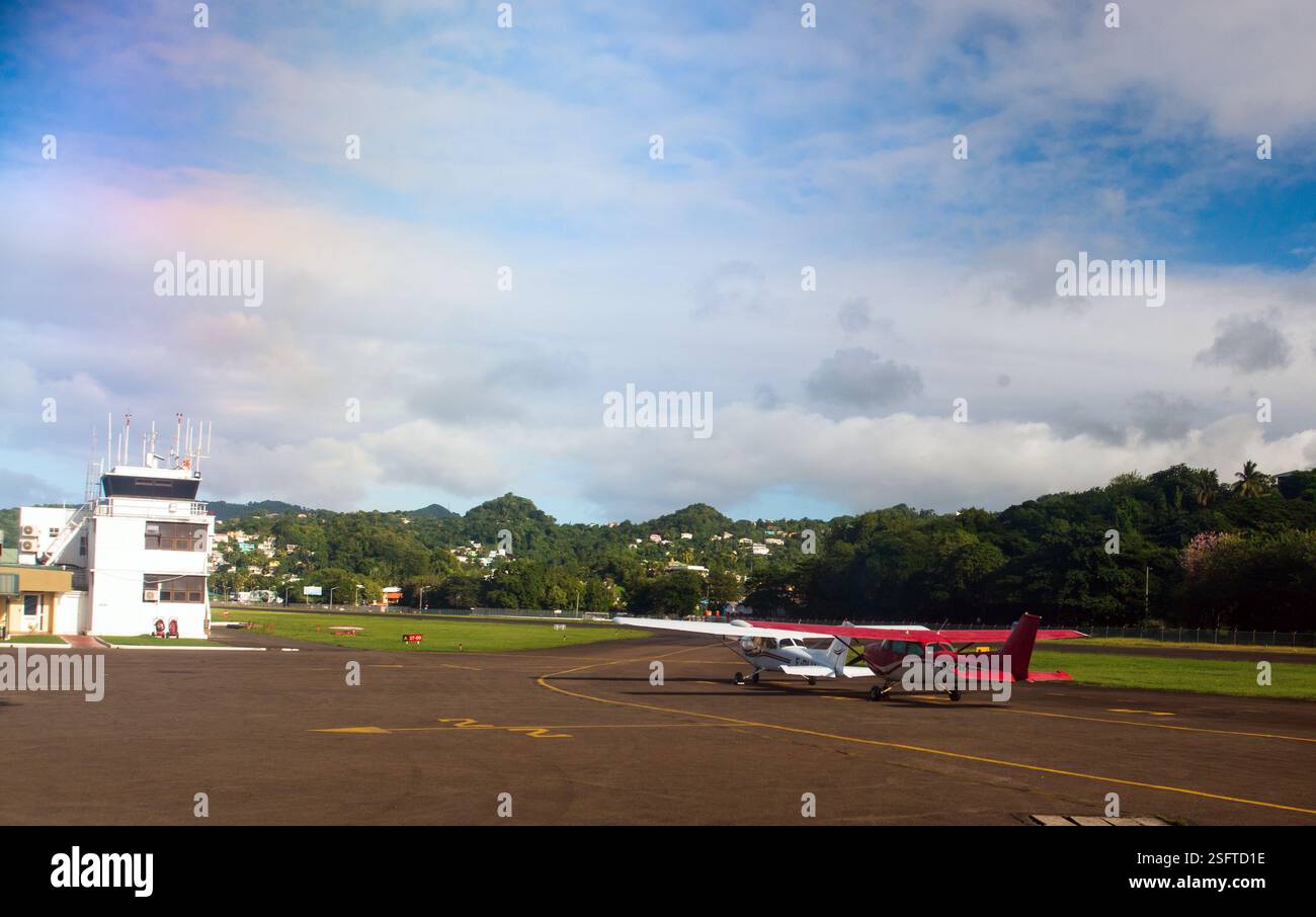 Runway strip hi-res stock photography and images - Alamy