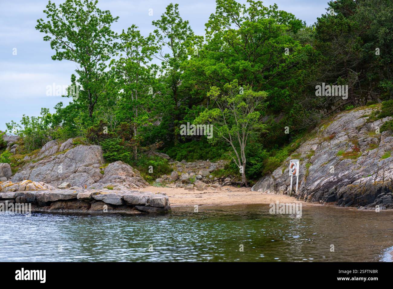 Small secluded beach trees hi-res stock photography and images - Alamy