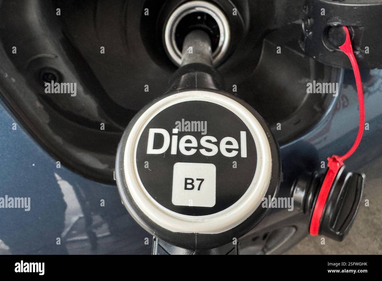 09.02.2025, xsvx, Symbolfoto Tankstelle. Diesel Dieselkraftstoff tanken Tankstelle Zapfhahn EFA ...