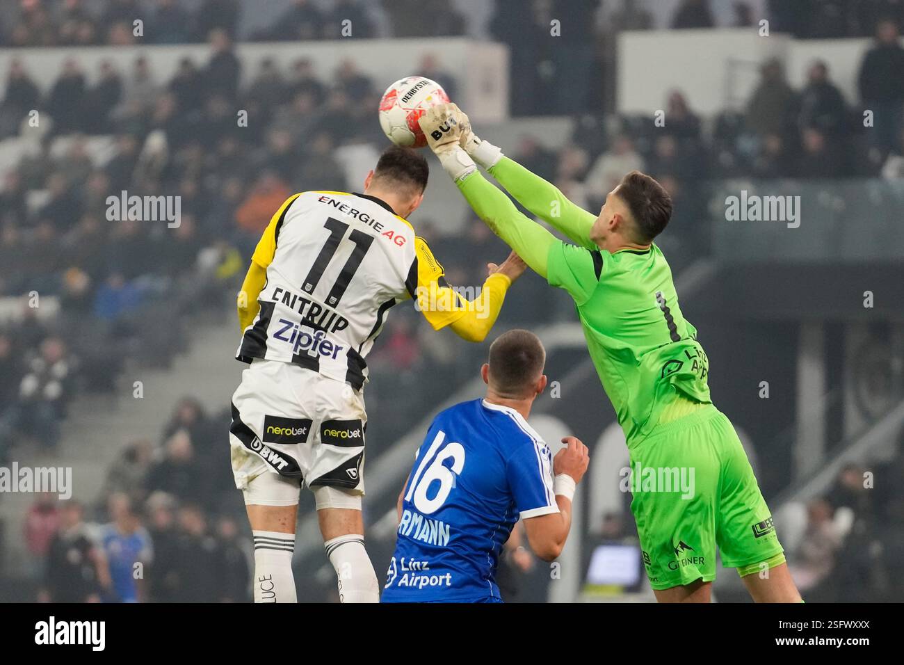 Linz, Austria. 09th Feb, 2025. LINZ, AUSTRIA - FEBRUARY 9: Radek Vitek ...