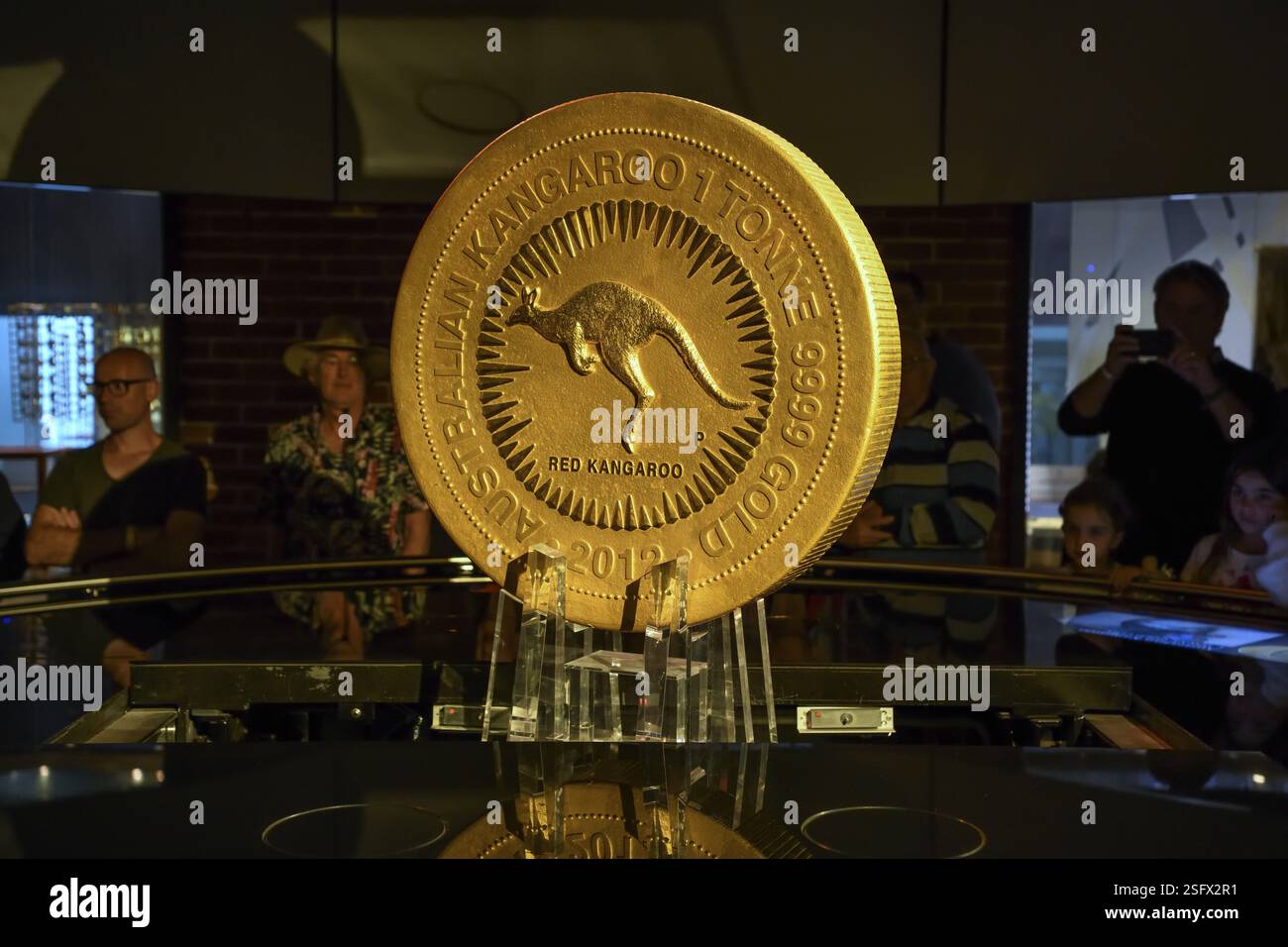 One tonne gold coin, largest coin in the world, minted by The Perth ...