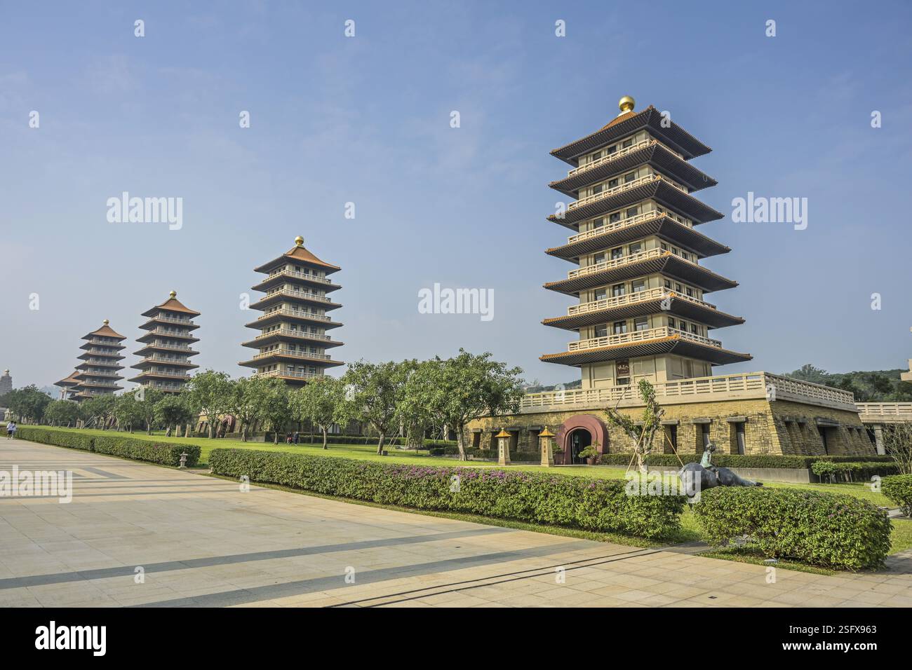 Pagoda at the Fo Guang Shan Buddha Museum, Tongling Rd, Dashu District ...