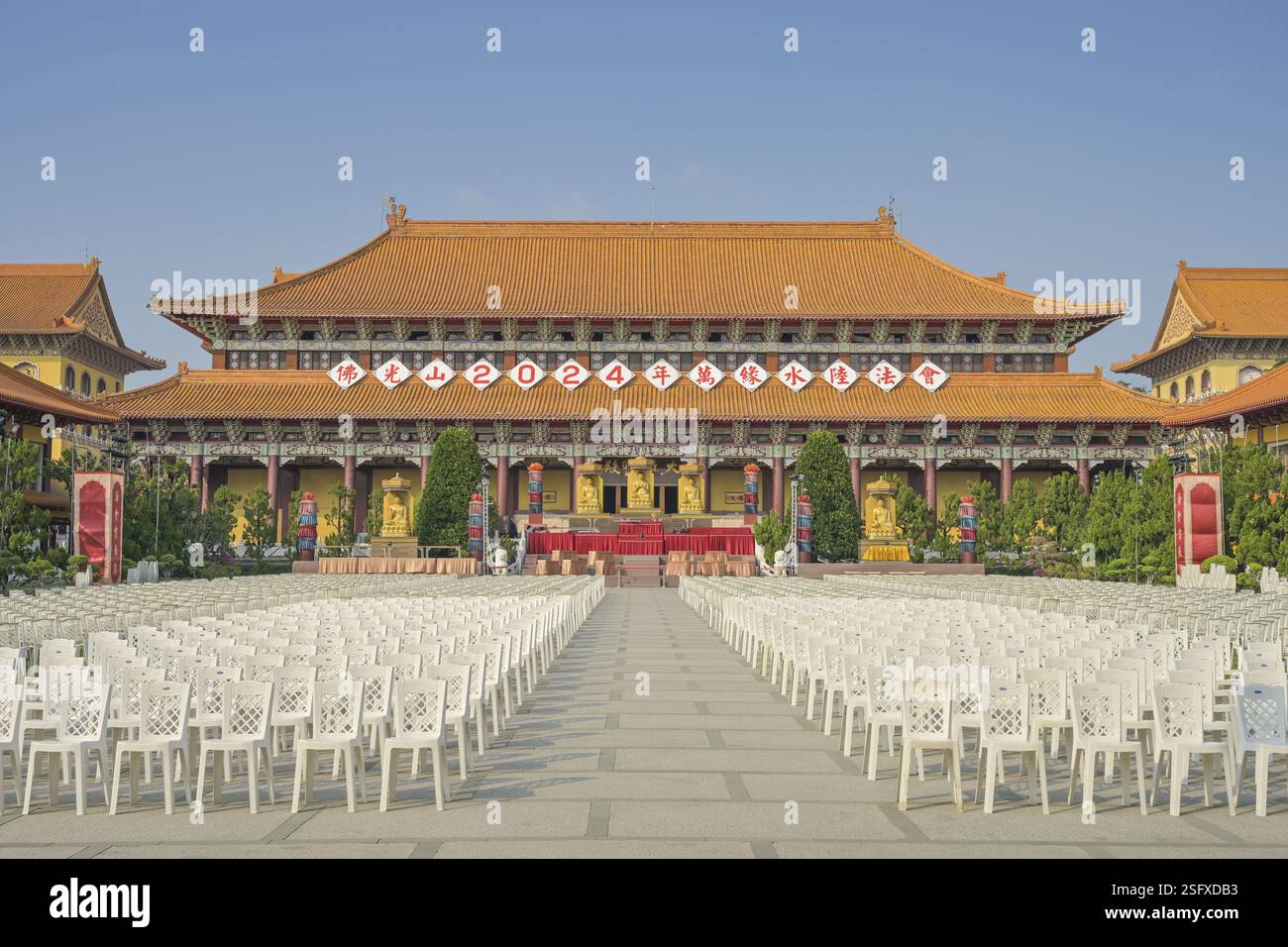 Main hall, main shrine in the monastery of the Fo-Guang-Shan-Buddha ...
