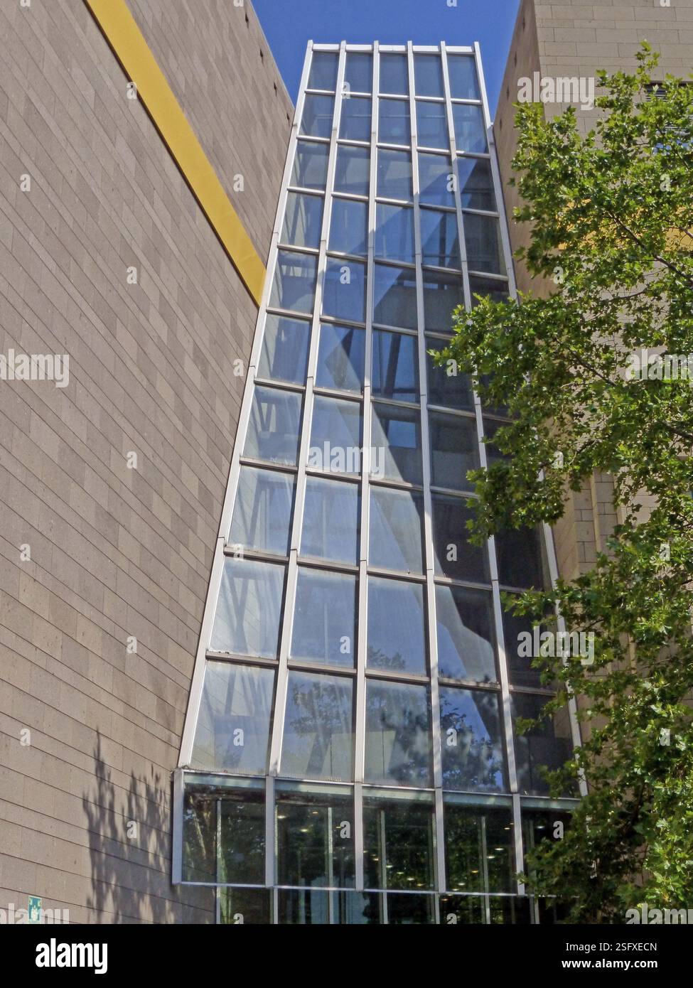 Glass construction, building connection Stock Photo - Alamy