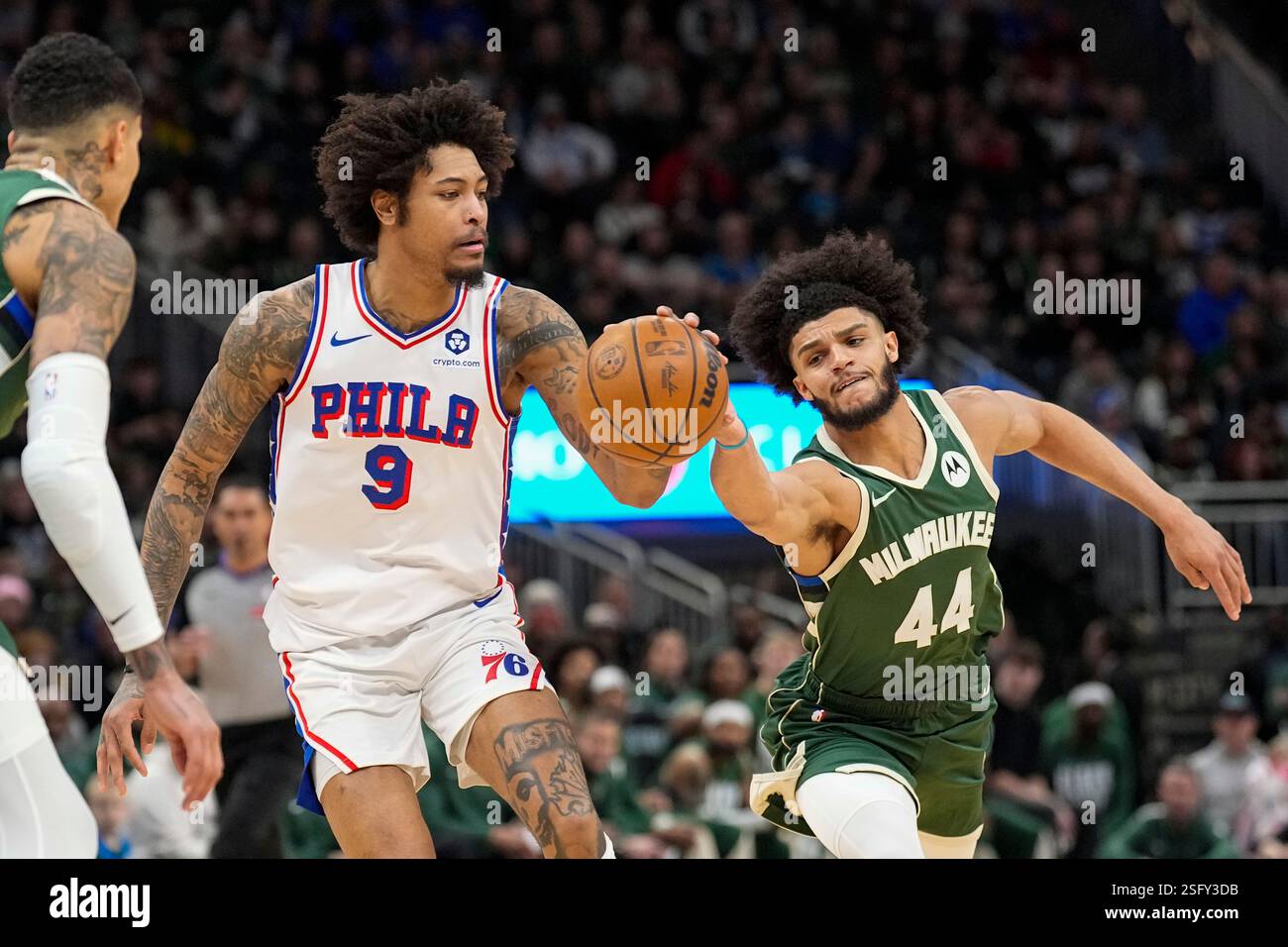 Milwaukee Bucks' Andre Jackson Jr. (44) reaches for the ball against ...