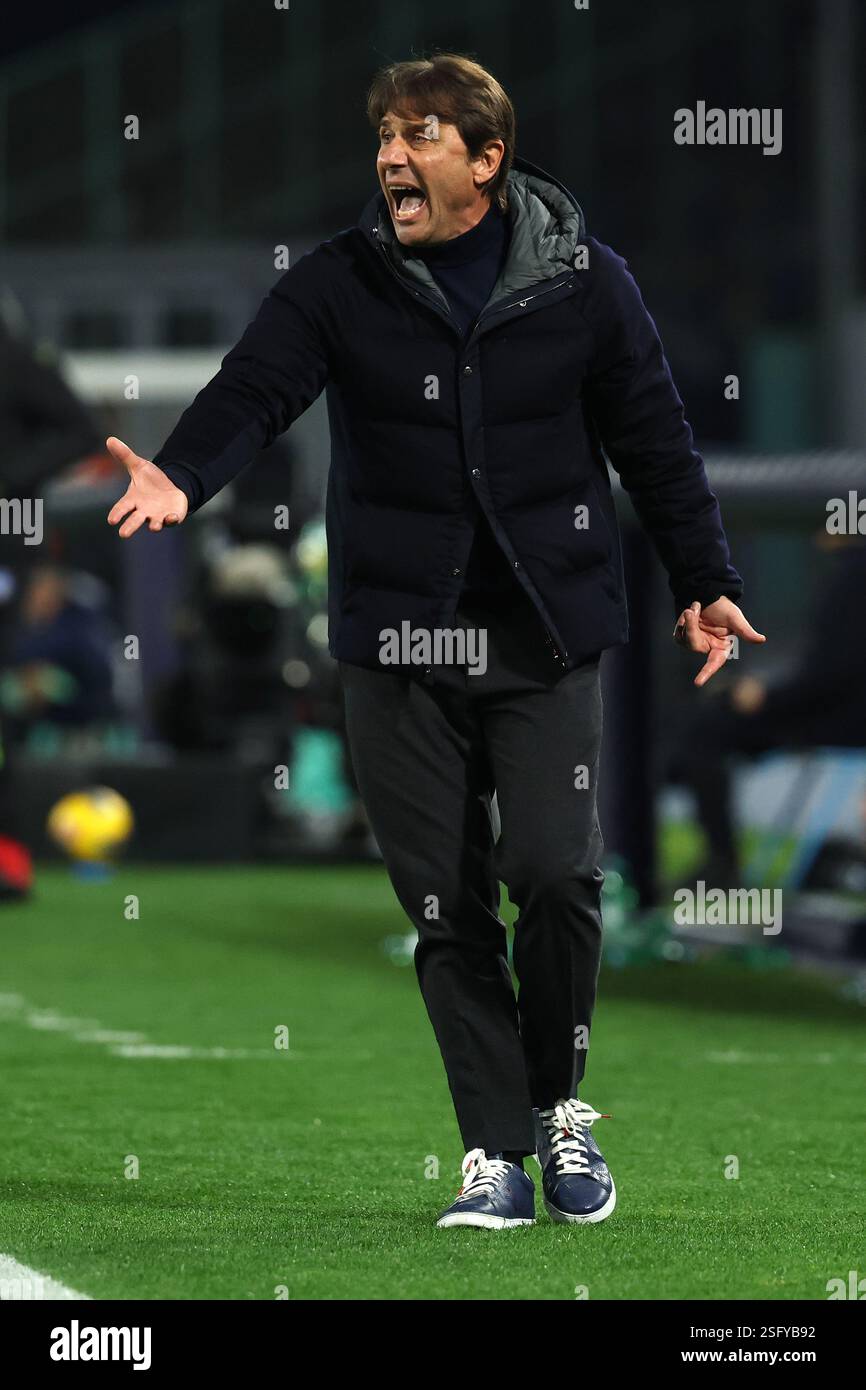 Napoli, Italia. 09th Feb, 2025. Napoli's head coach Antonio Conte ...