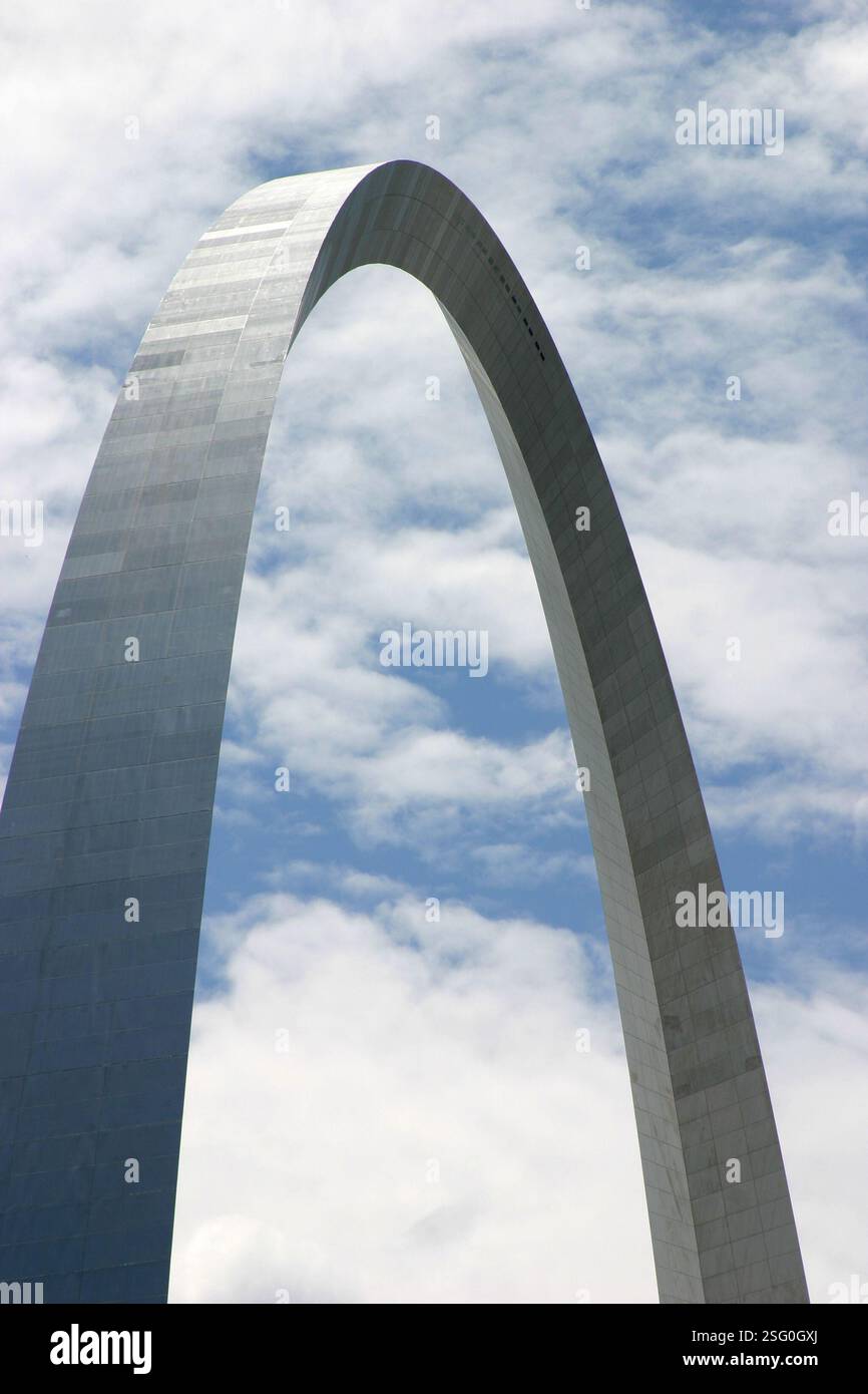 The Gateway Arch in Saint Louis MO Stock Photo - Alamy