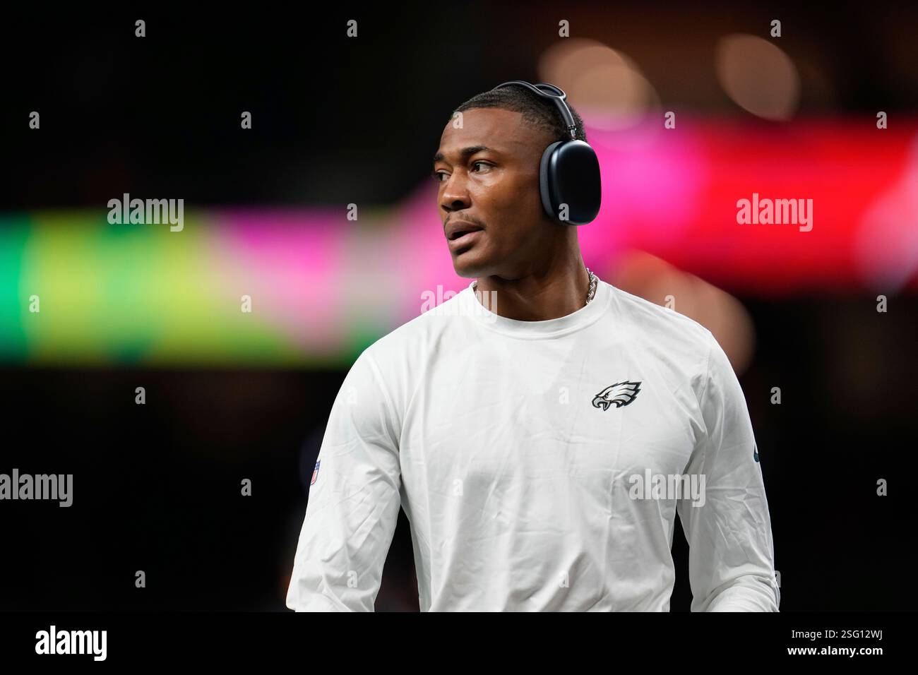 Philadelphia Eagles wide receiver DeVonta Smith warms up before the NFL ...