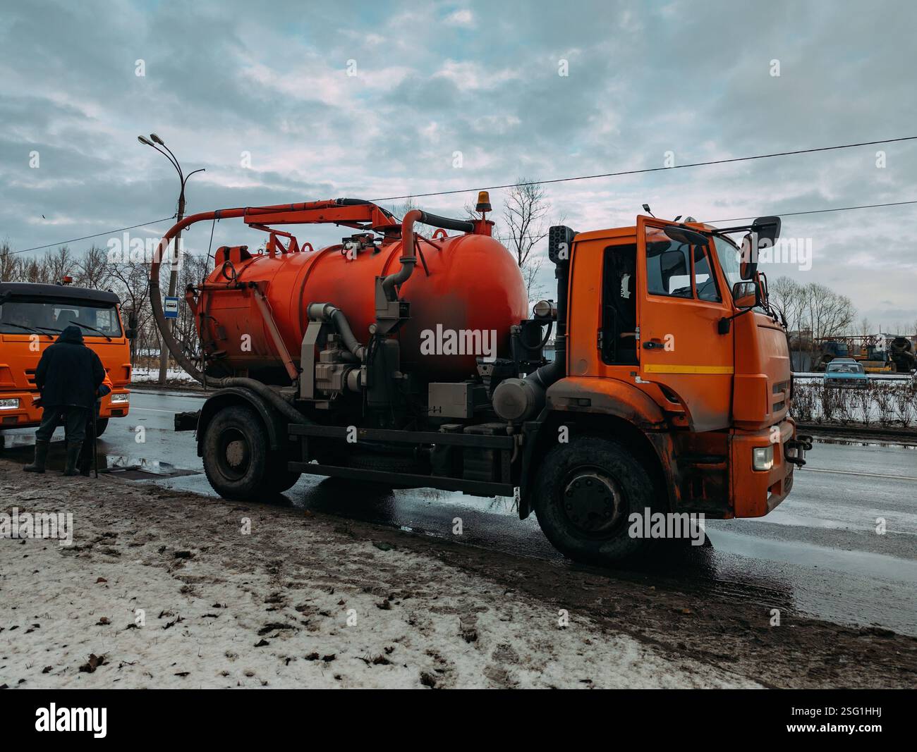 Sewage cleaning vacuum truck. Septic cleaning vacuum service and ...