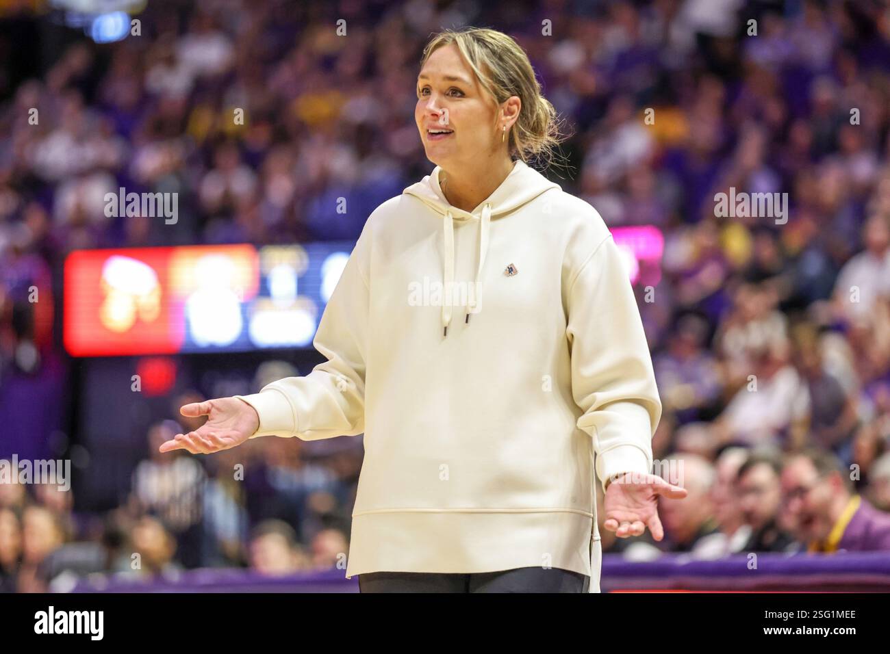 Baton Rouge, LA, USA. 9th Feb, 2025. Tennessee Head Coach Kim Caldwell ...