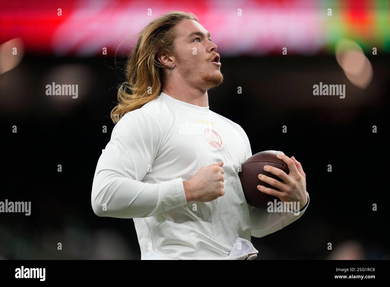 Kansas City Chiefs fullback Carson Steele warms up prior to the NFL ...