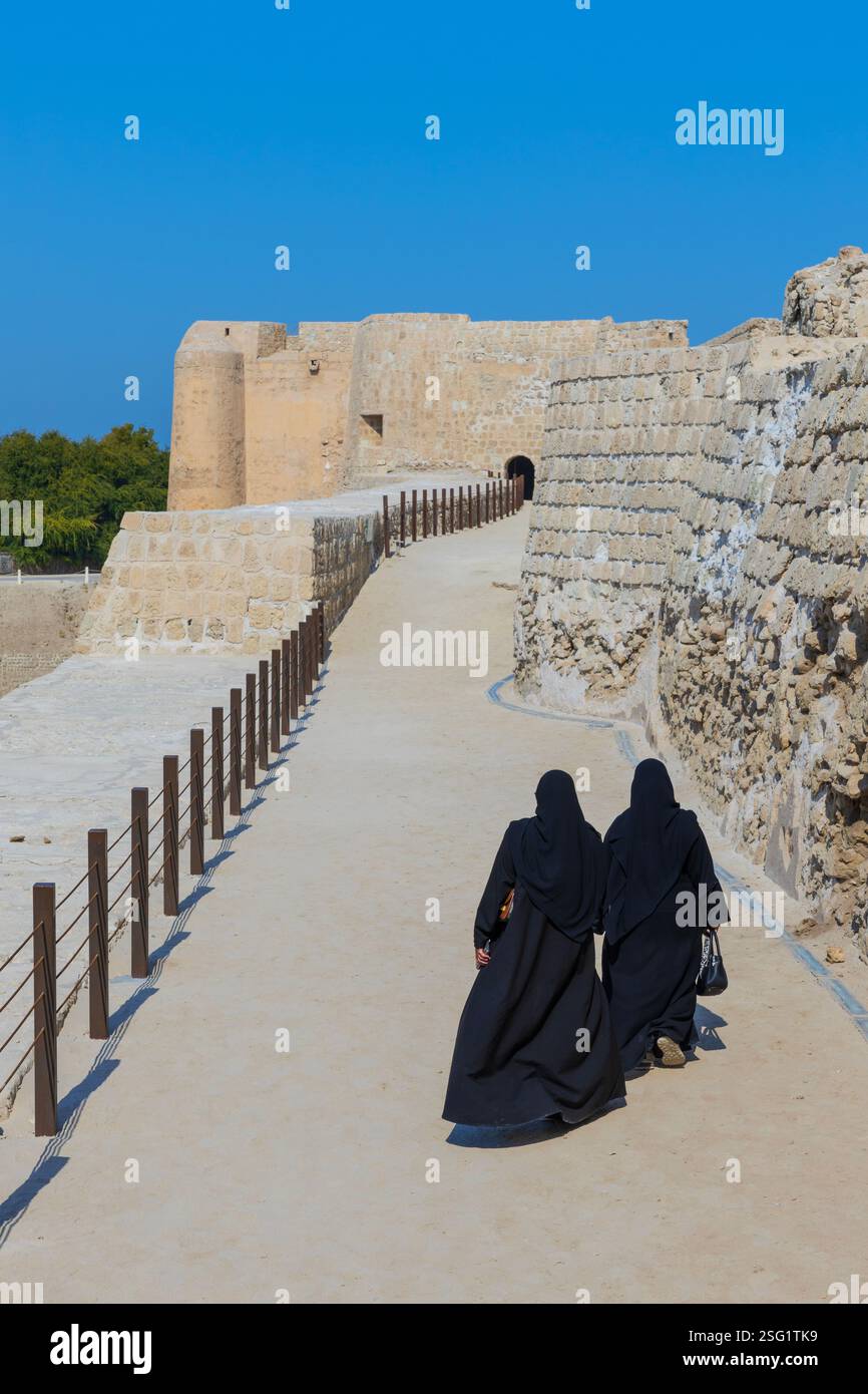 Arab women in traditional attire (abaya) at Qal'at al-Bahrain also ...