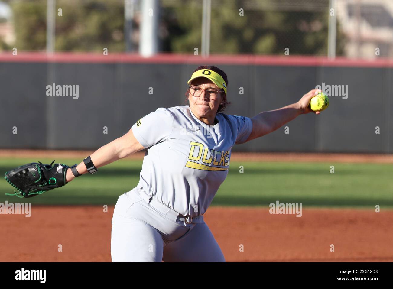 Oregon Ducks pitcher Rowan Thompson (12) pitches during an NCAA ...