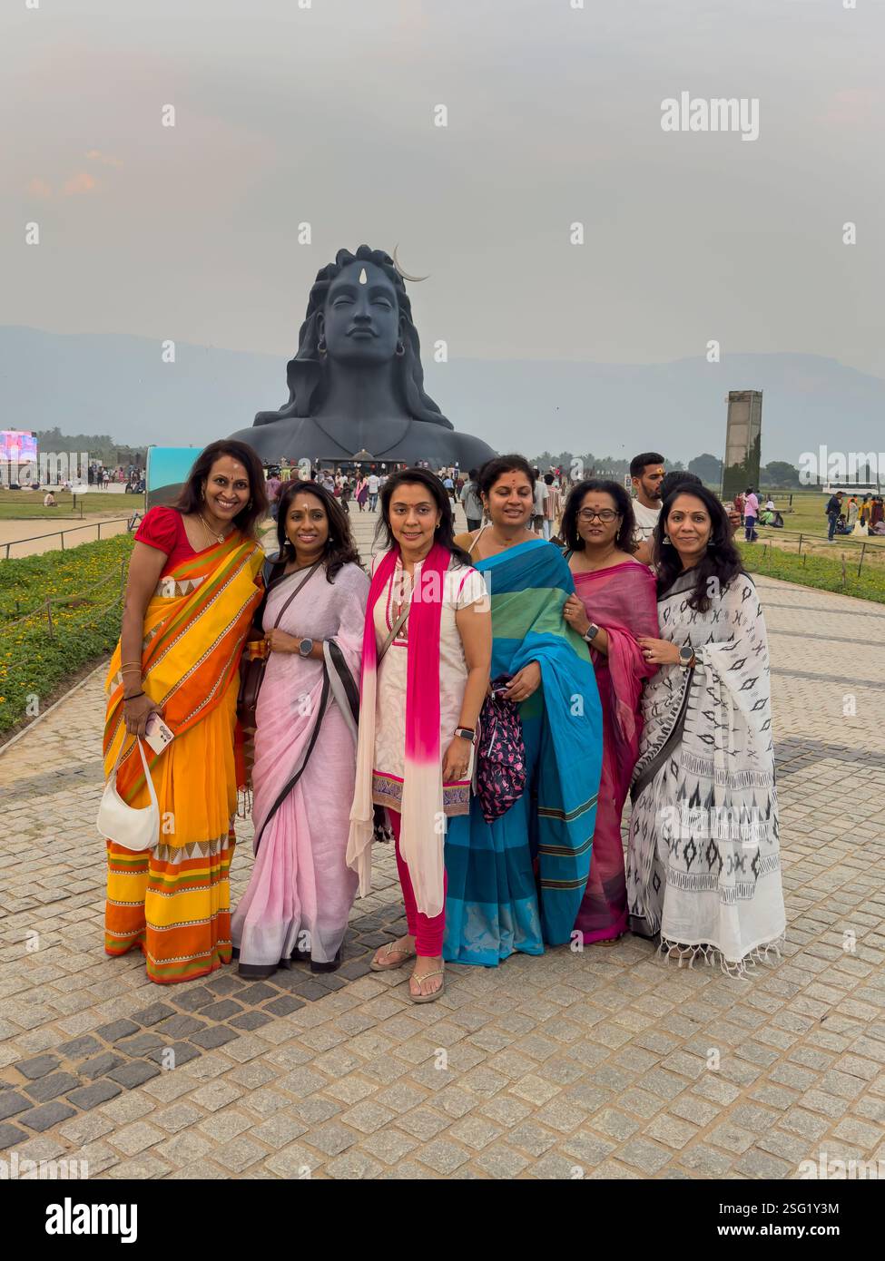 Indian women, saris, sisters, Hindu devotees gather at Sadhguru's ...