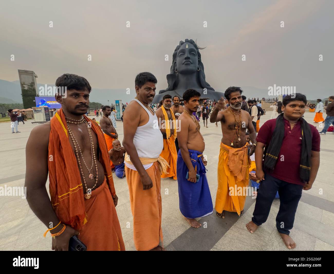 Hindu devotees gather at Sadhguru's (Jagadish Vasudev) Isha Yoga Center ...