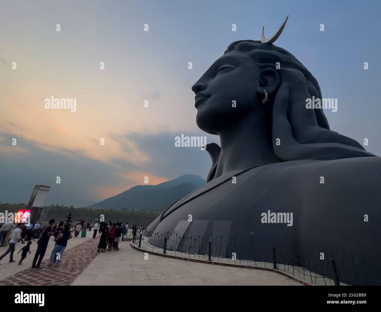 Sadhguru's (Jagadish Vasudev) Isha Yoga Center has a 112 foot statue of ...
