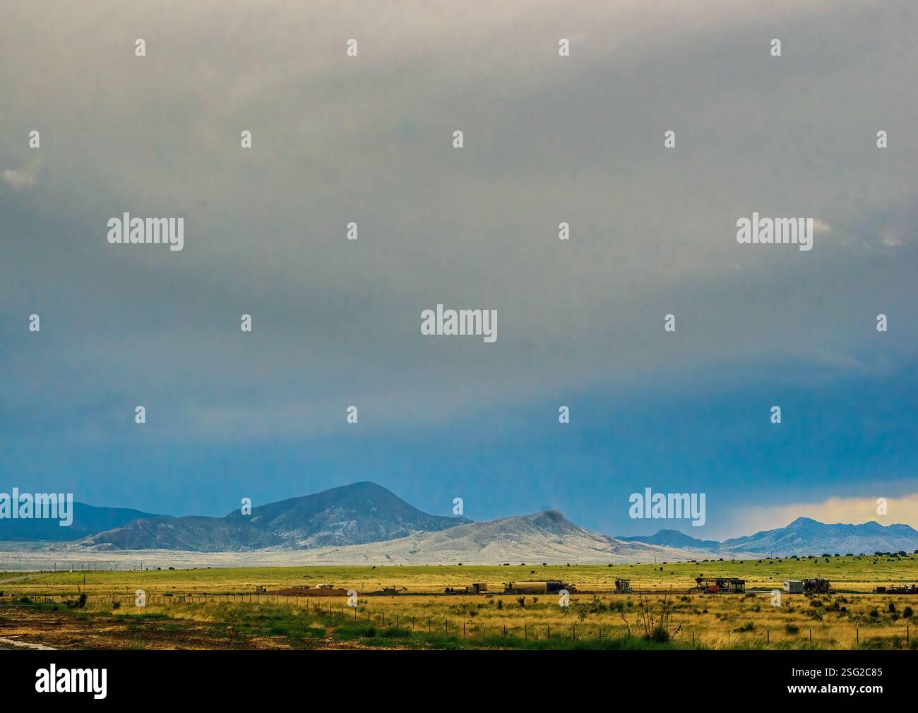 Semi arid terrain hi-res stock photography and images - Alamy