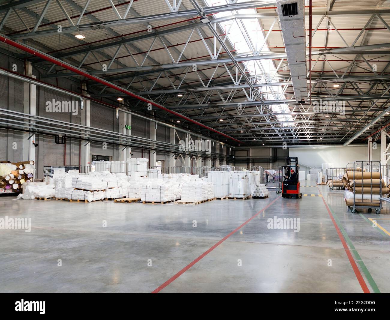 Forklift loader in warehouse hi-res stock photography and images - Alamy