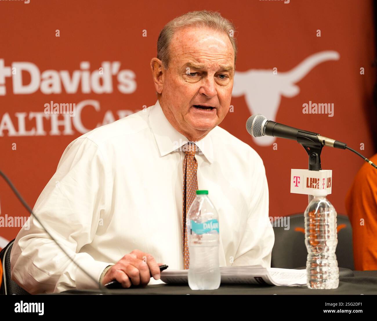Austin, Austin, USA. 9th Feb, 2025. Texas head coach VIC SCHAEFER ...