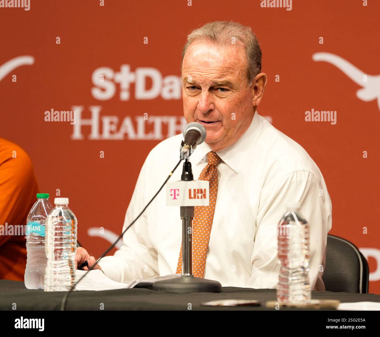 Austin, Austin, USA. 9th Feb, 2025. Texas head coach VIC SCHAEFER ...