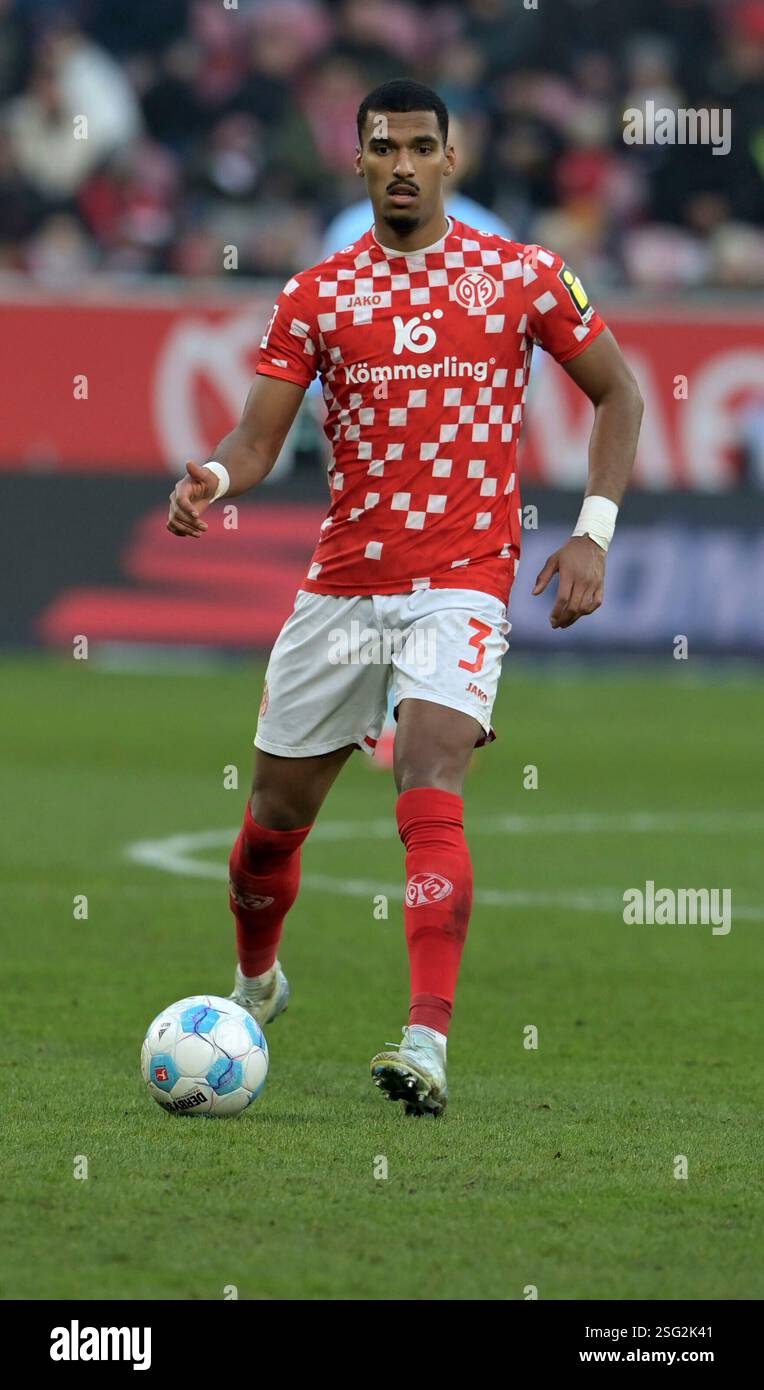 Moritz Jenz fotografiert beim Fußball Bundesliga Spiel Mainz 05 gegen ...