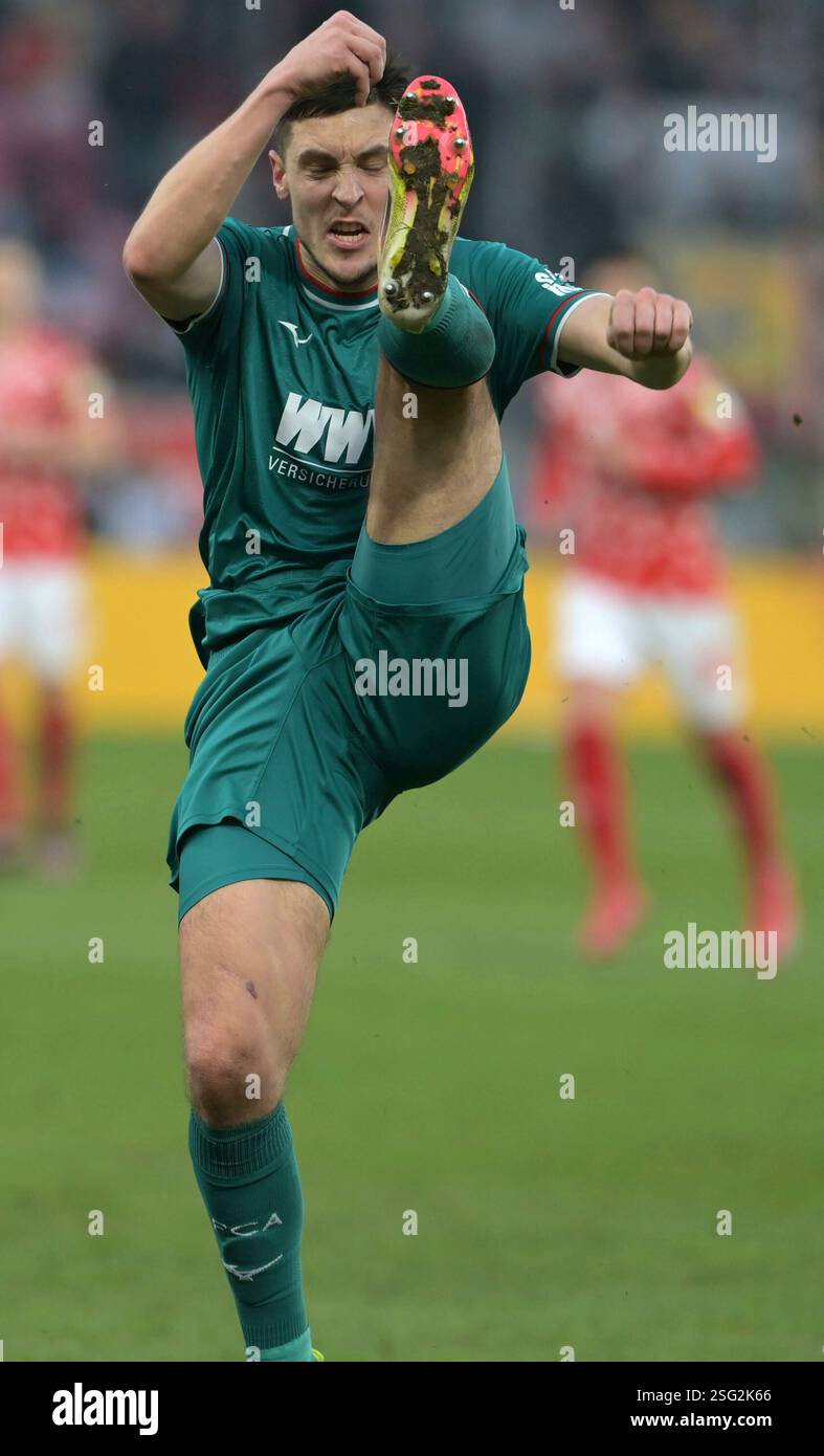 Keven Schlotterbeck fotografiert beim Fußball Bundesliga Spiel Mainz 05 ...