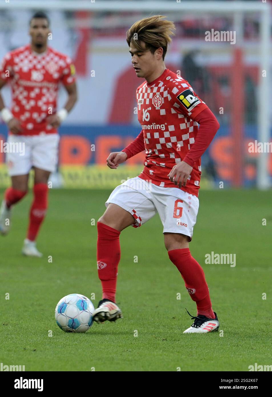 Kaishu Sano fotografiert beim Fußball Bundesliga Spiel Mainz 05 gegen den. FC Augsburg am 8.2. ...