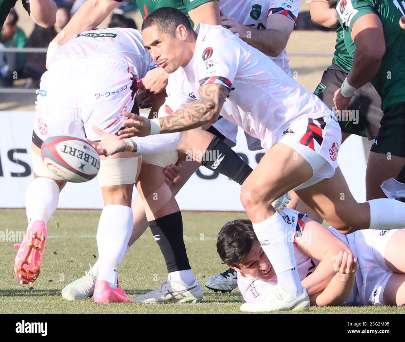 Tokyo, Japan. 9th Feb, 2025. Toyota Verblitz scrum half Aaron Smith ...
