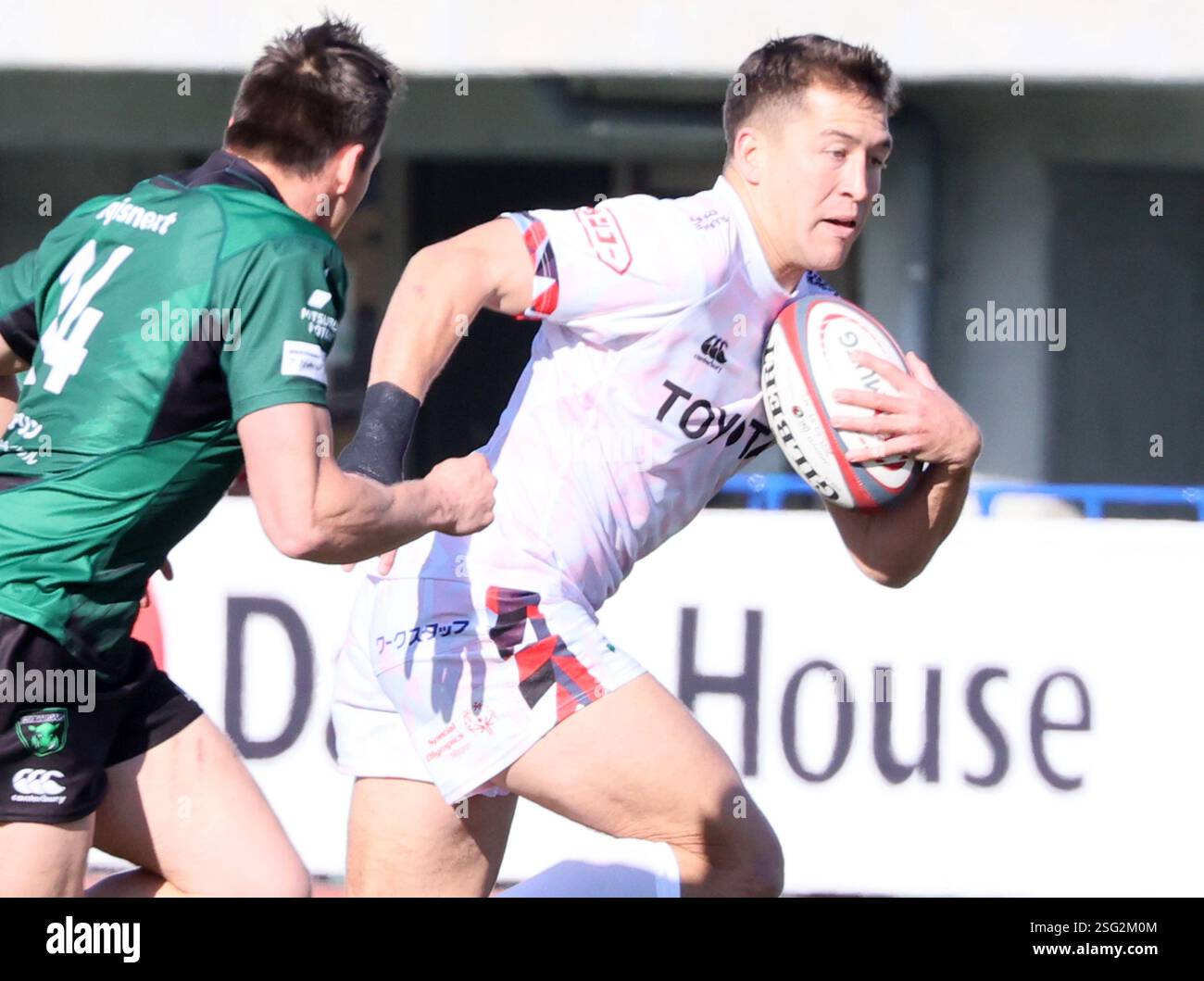 Tokyo, Japan. 9th Feb, 2025. Toyota Verblitz full back Tiaan Falcon ...
