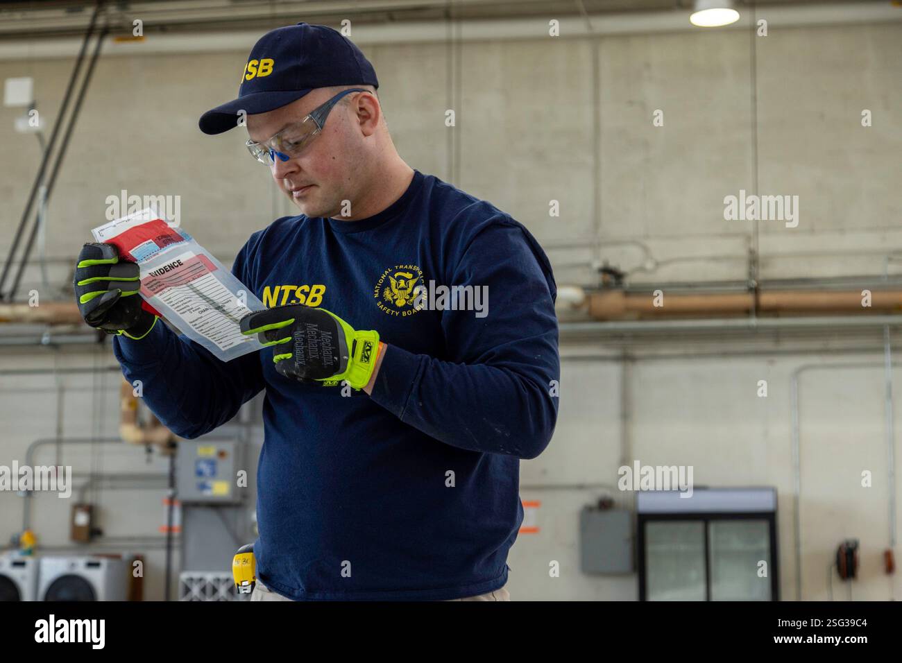 Washington, United States. 09th Feb, 2025. NTSB investigators continue ...