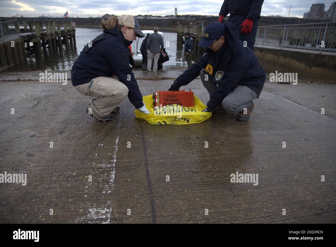Washington, United States. 09th Feb, 2025. Investigators with the NTSB ...