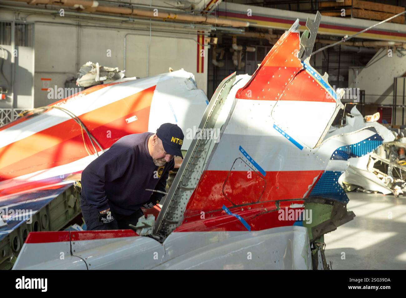 Washington, United States. 09th Feb, 2025. NTSB investigators continue ...