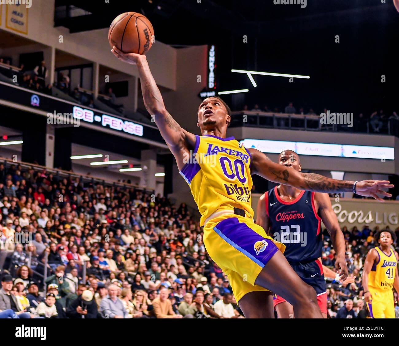 Menifee, California, USA. 8th Feb, 2025. South Bay Lakers guard DaJuan ...