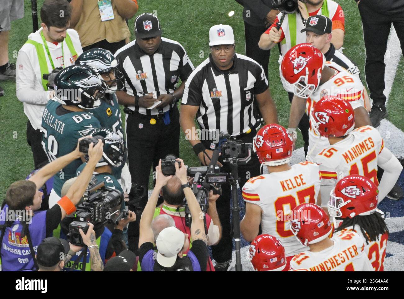 New Orleans, United States. 09th Feb, 2025. Referee Ron Torbert ...