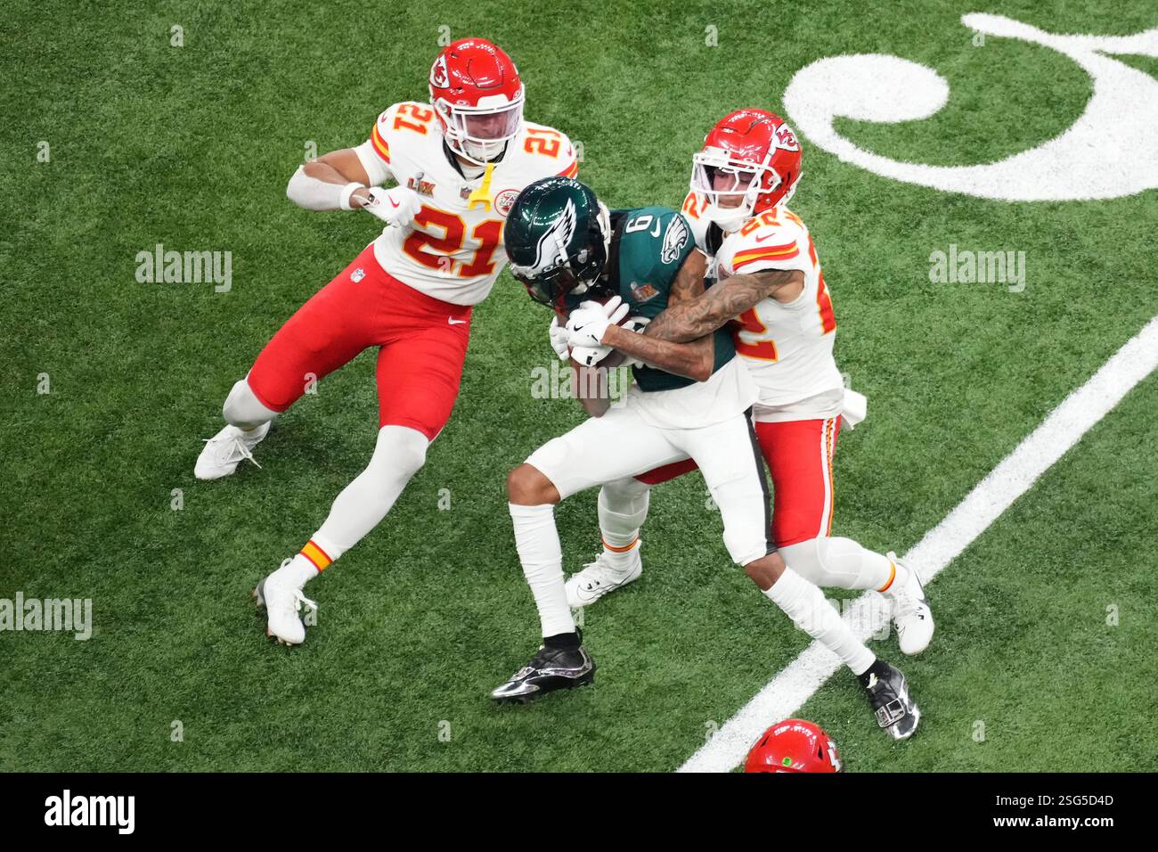 Kansas City Chiefs cornerback Trent McDuffie (22) and Kansas City ...