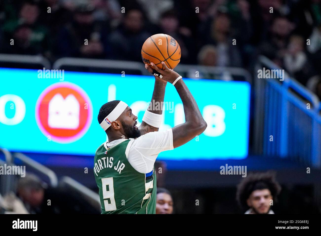 Milwaukee Bucks' Bobby Portis Jr. (9) against the Philadelphia 76ers ...