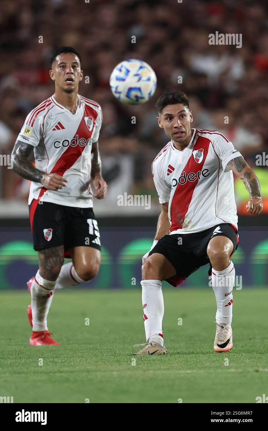 River Plate's defender Gonzalo Montiel (R) controls the ball during the ...