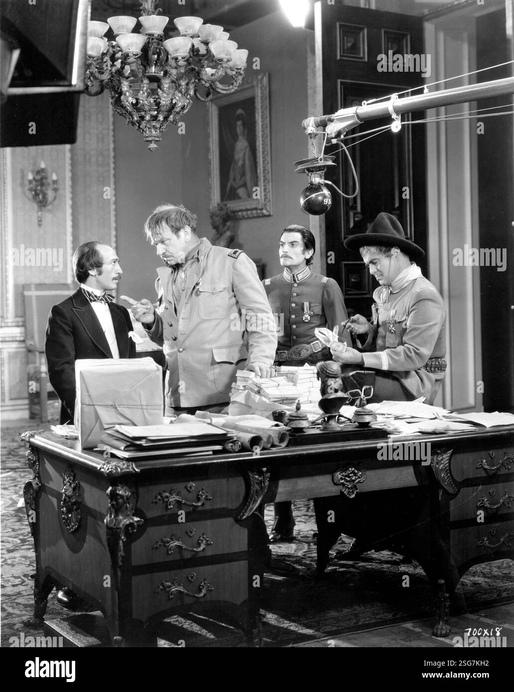 VIVA VILLA MGM WALLACE BEERY 2nd left Date: 1934 Stock Photo - Alamy