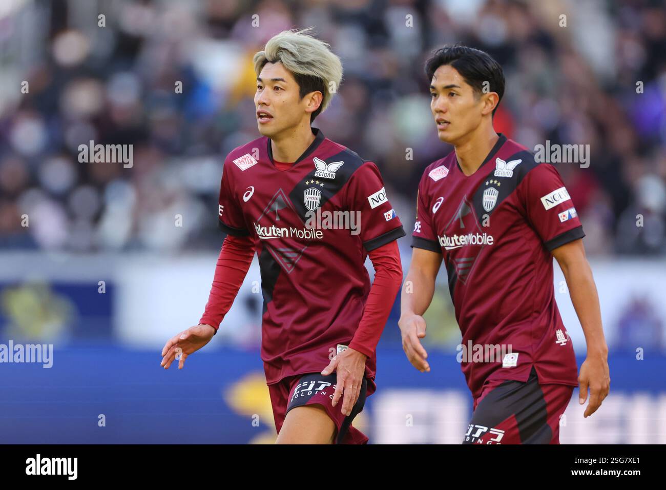 Tokyo, Japan. 8th Feb, 2025. (L-R) Yuya Osako, Yoshinori Muto (Vissel ...